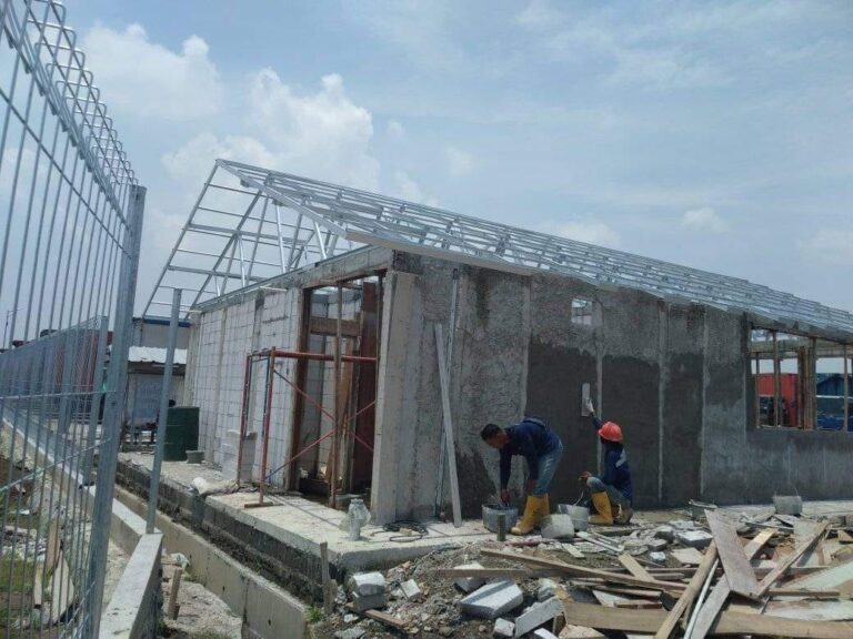 Rangka atap baja ringan dengan atap spandeck di PT.Softex Indonesia ...