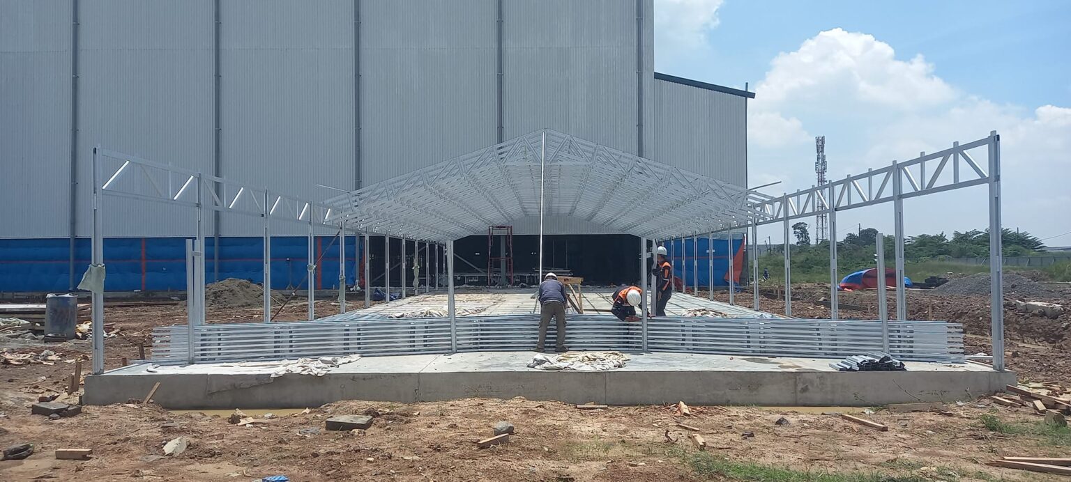 Proyek pembuatan gudang dari baja ringan untuk temporary warehouse 1 di ...