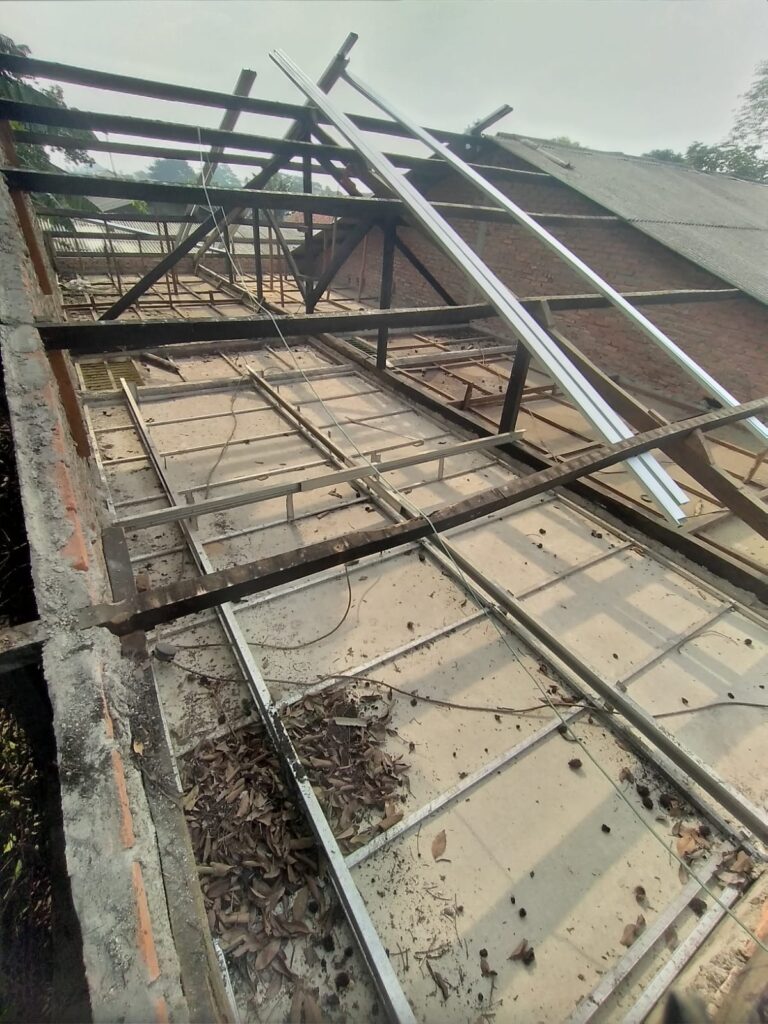 Renovasi atap kontrakan ganti baja ringan di serang, cikarang selatan ...