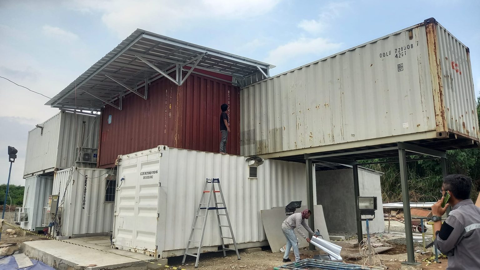 Atap spandeck container office di project PT.Bio Farma, delta silicon ...
